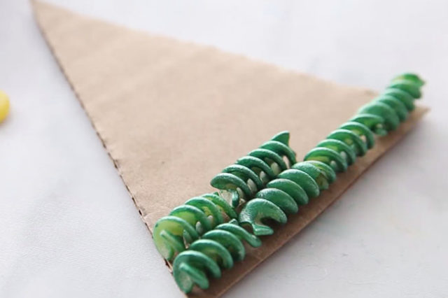 Christmas Tree Pasta and Macaroni Craft - The Best Ideas for Kids