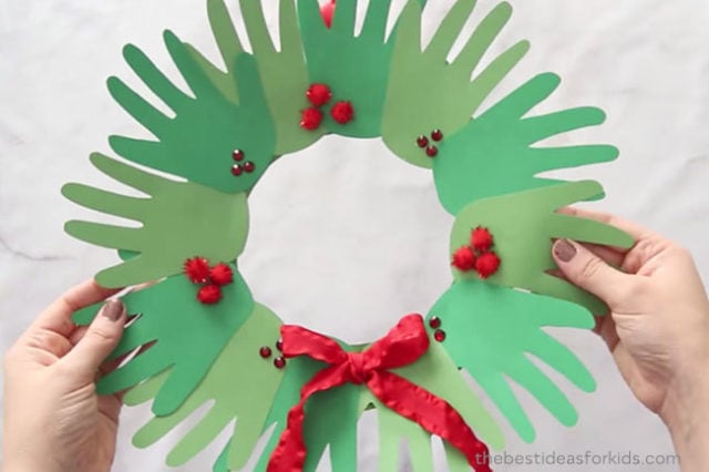 Handprint Wreath - The Best Ideas for Kids