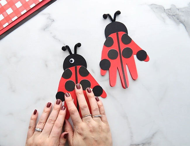 Ladybug Handprint - The Best Ideas for Kids