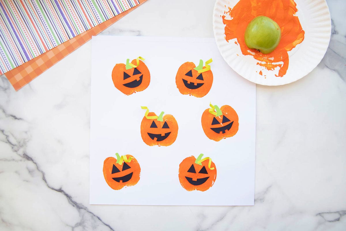 Apple Stamping Pumpkin Craft (with Free Printable) - The Best Ideas for ...