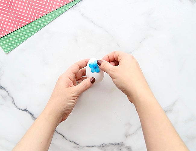 Pressed Flower Easter Eggs - The Best Ideas for Kids